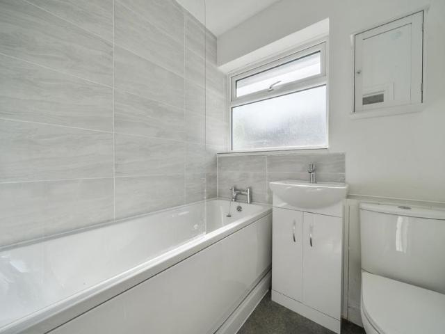 3 bedroom flat to rent