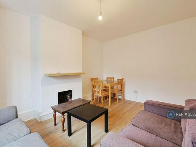 3 bedroom flat to rent