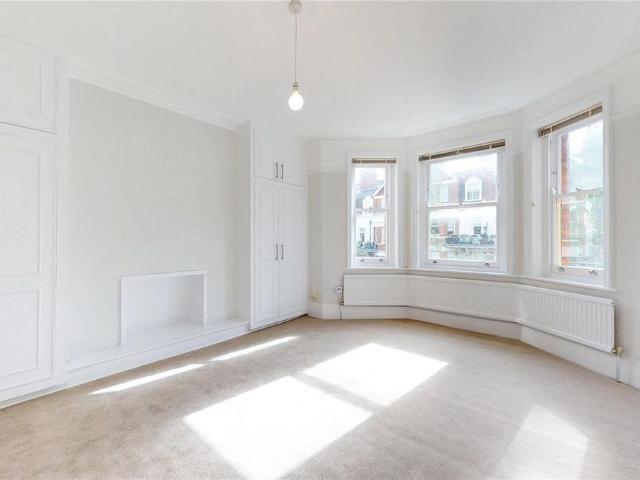 3 bedroom flat to rent