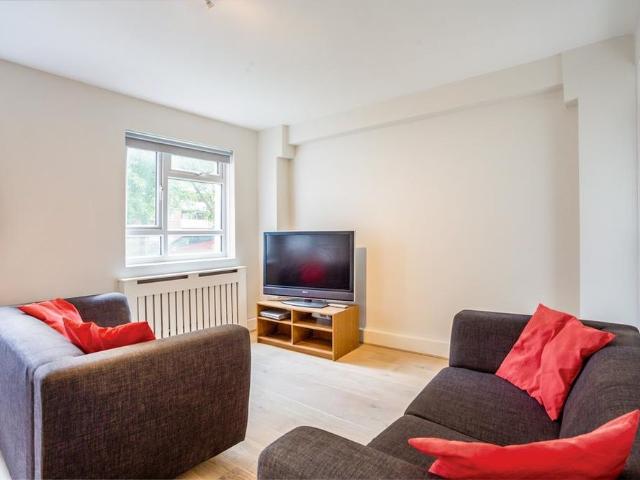 3 bedroom flat to rent