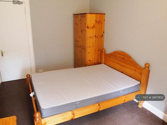 3 bedroom flat to rent