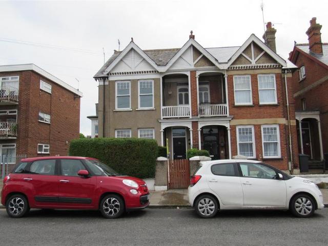 3 bedroom flat to rent