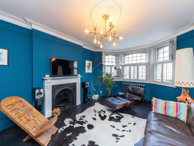3 bedroom flat to rent