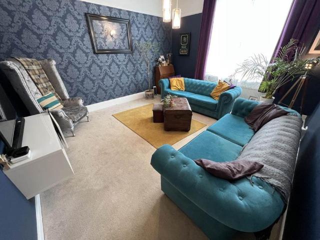3 bedroom flat to rent