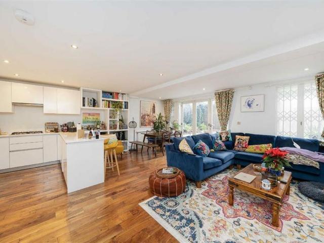 3 bedroom flat to rent