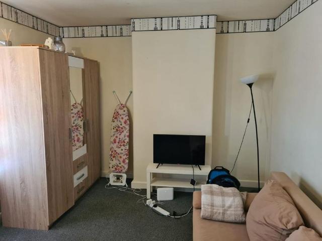 3 bedroom flat to rent