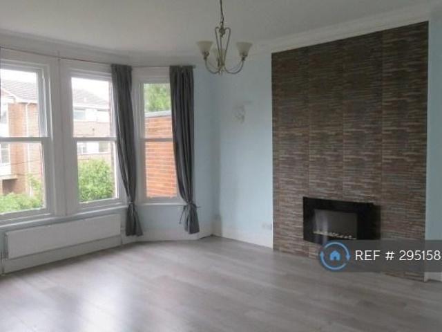 3 bedroom flat to rent