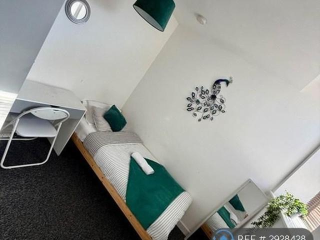 3 bedroom flat to rent