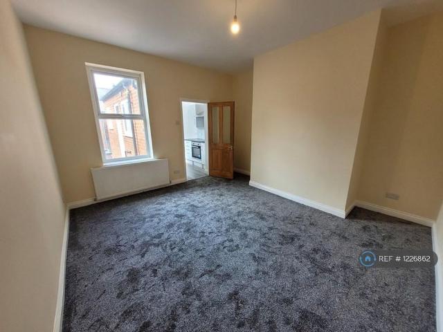 3 bedroom flat to rent