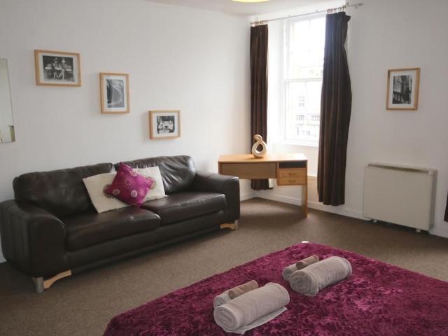3 bedroom flat to rent