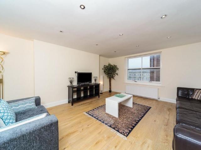 3 bedroom flat to rent