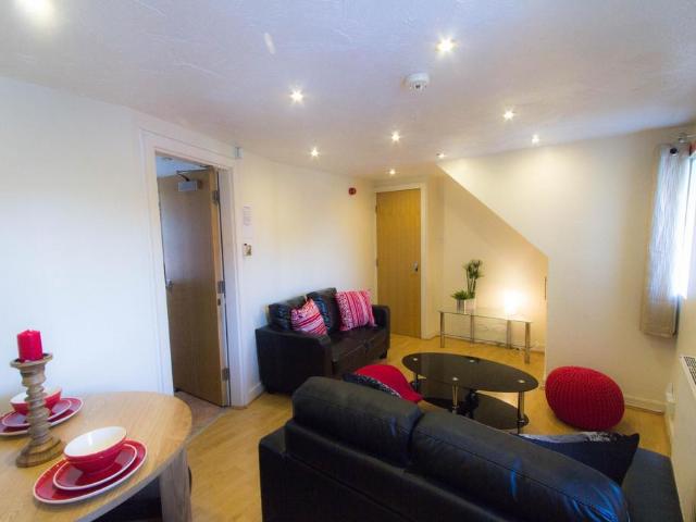 3 bedroom flat to rent