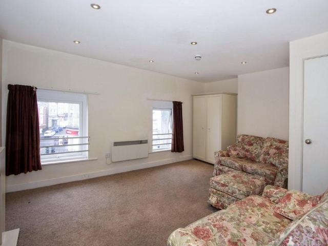 3 bedroom flat to rent
