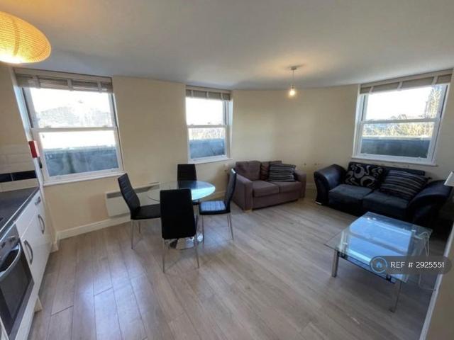 3 bedroom flat to rent