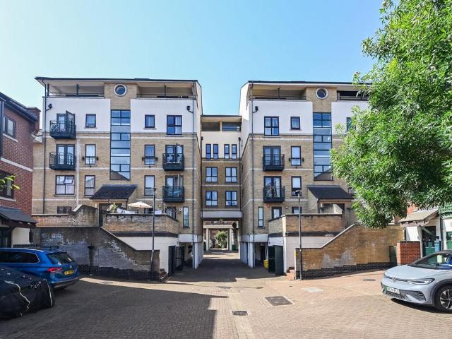 3 bedroom flat to rent