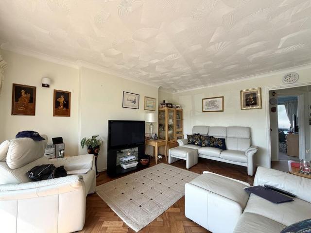 3 bedroom flat to rent