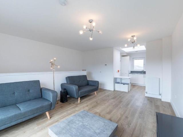 3 bedroom flat to rent