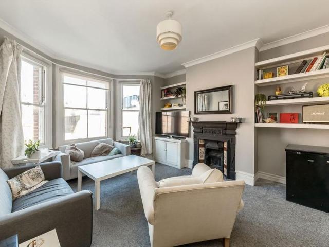 3 bedroom flat to rent