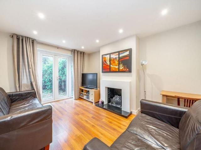 3 bedroom flat to rent