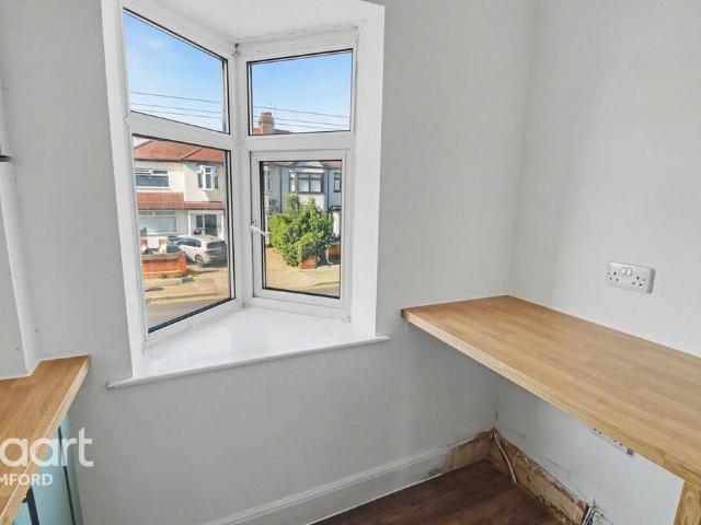 3 bedroom flat to rent