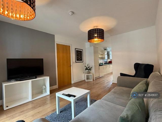3 bedroom flat to rent