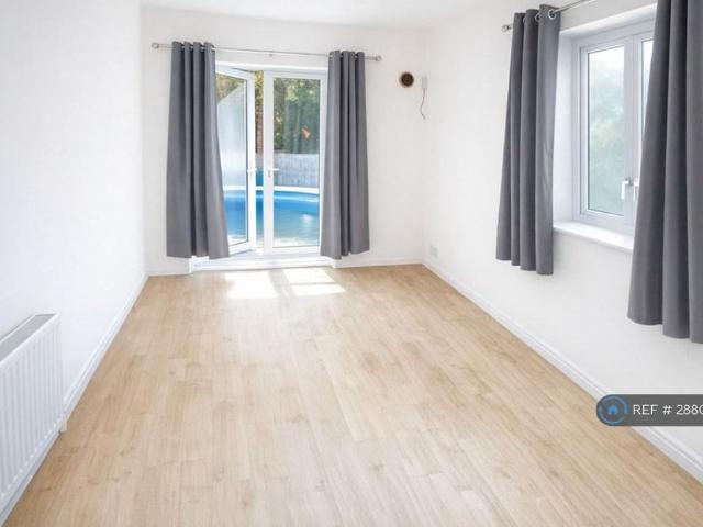 3 bedroom flat to rent