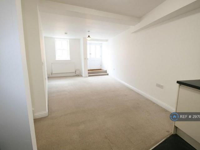 3 bedroom flat to rent