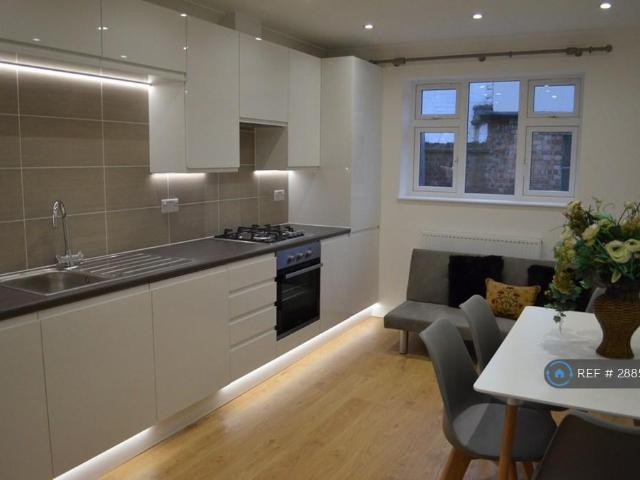 3 bedroom flat to rent