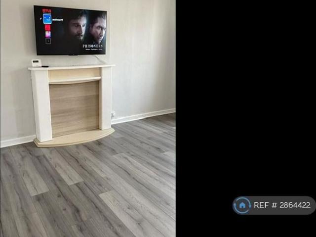 3 bedroom flat to rent