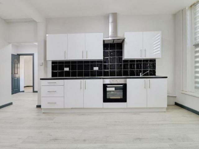 3 bedroom flat to rent