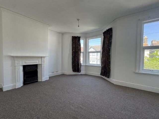 3 bedroom flat to rent