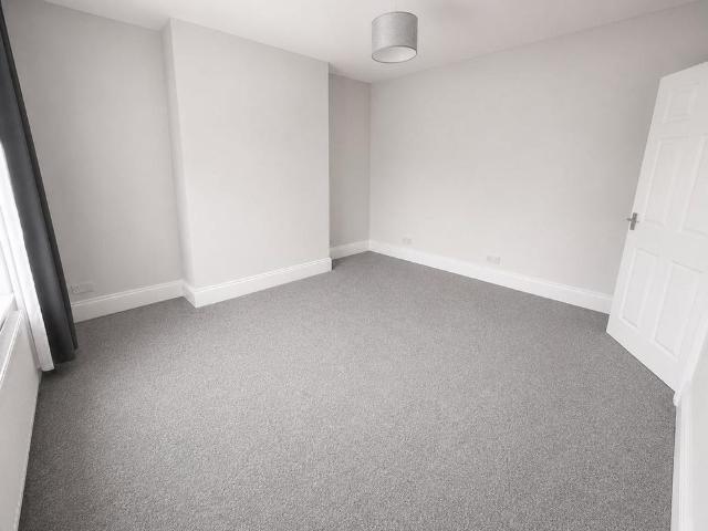3 bedroom flat to rent