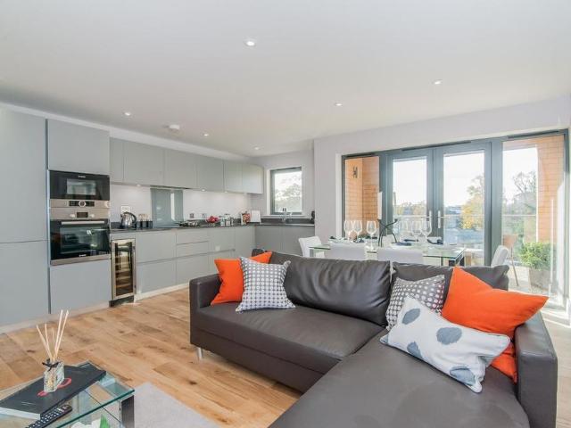 3 bedroom flat to rent