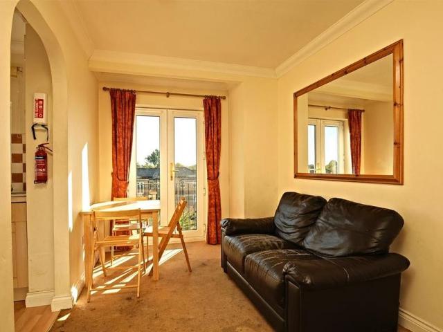 3 bedroom flat to rent