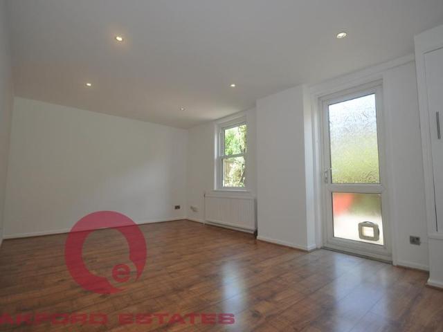 3 bedroom flat to rent