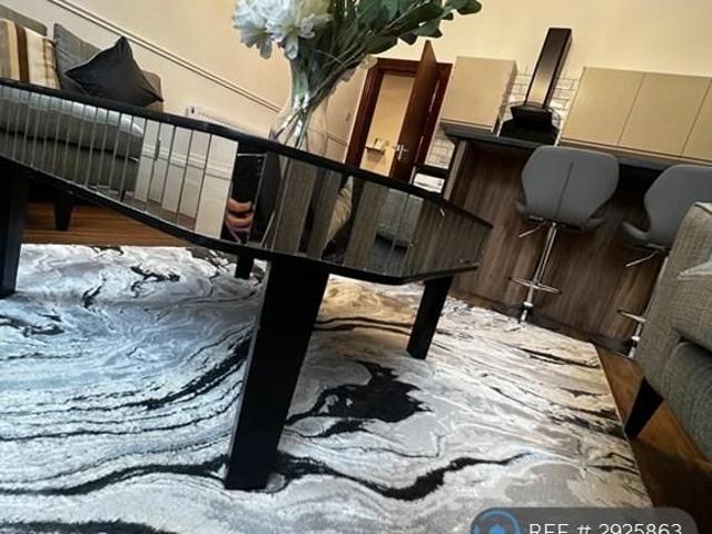 3 bedroom flat to rent