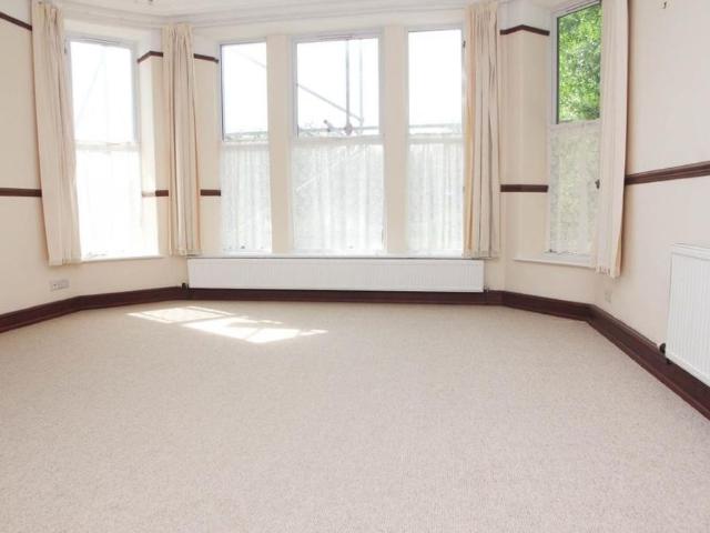 3 bedroom flat to rent