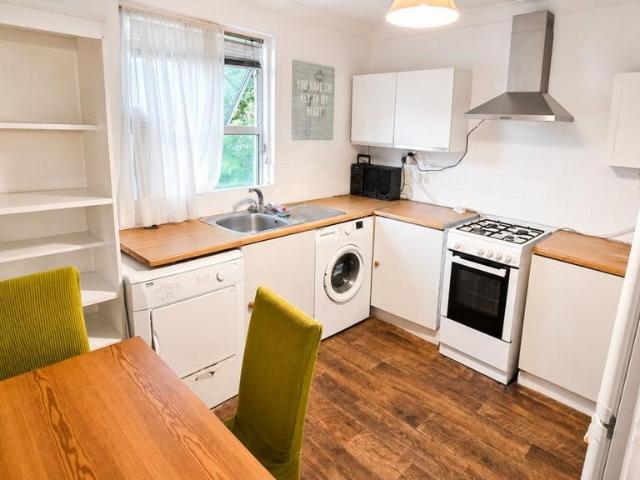 3 bedroom flat to rent