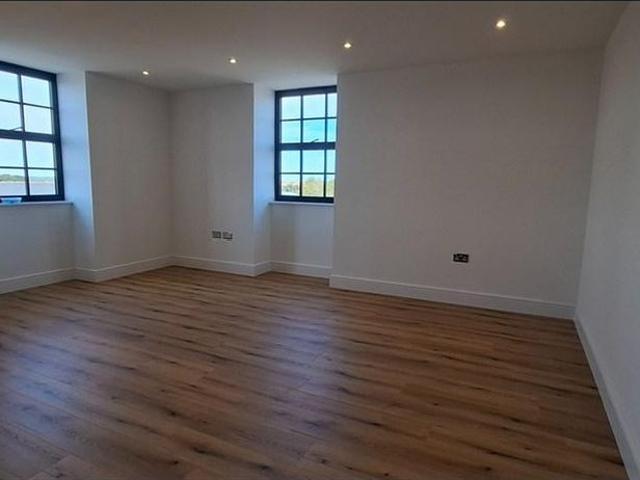 3 bedroom flat to rent