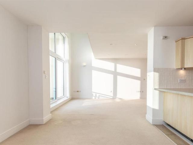 3 bedroom flat to rent