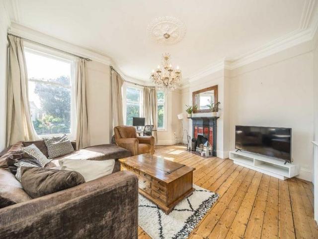 3 bedroom flat to rent