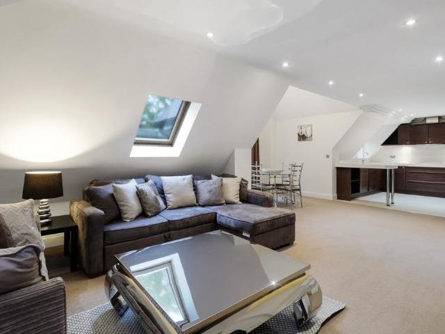3 bedroom flat to rent