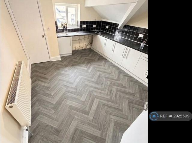 3 bedroom flat to rent
