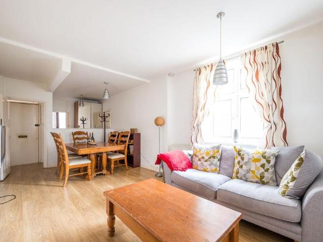 3 bedroom flat to rent