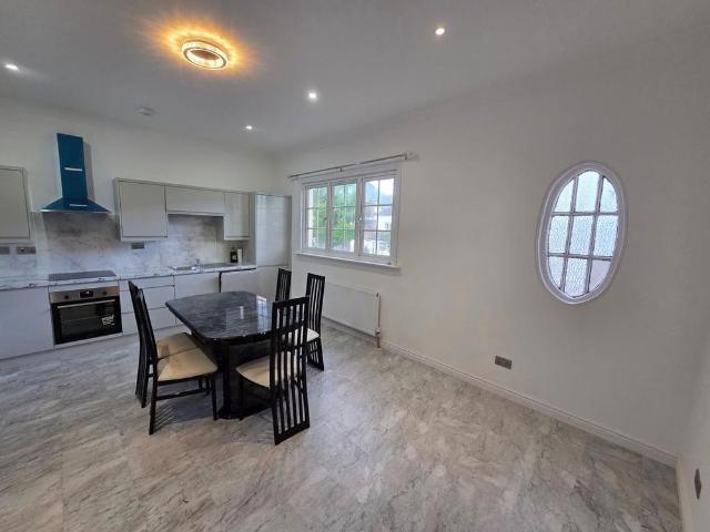 3 bedroom flat to rent