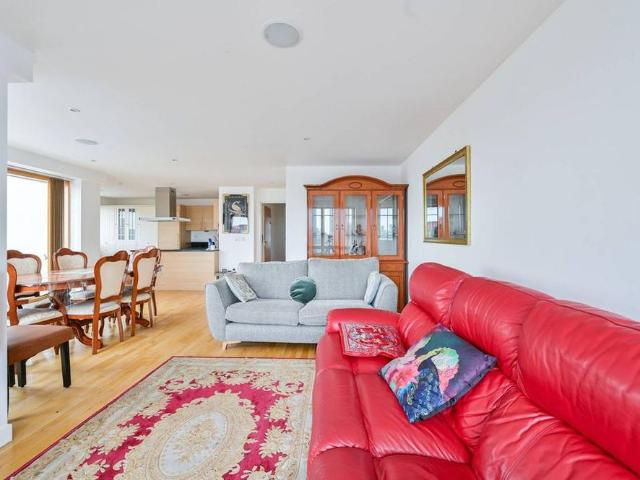 3 bedroom flat to rent