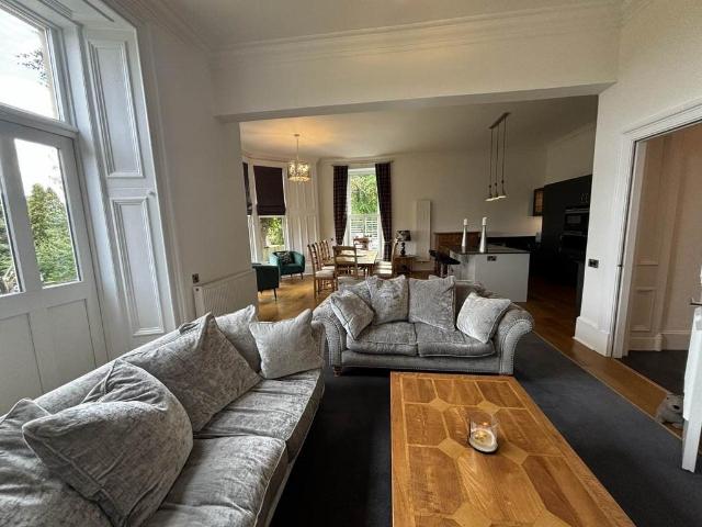 3 bedroom flat to rent