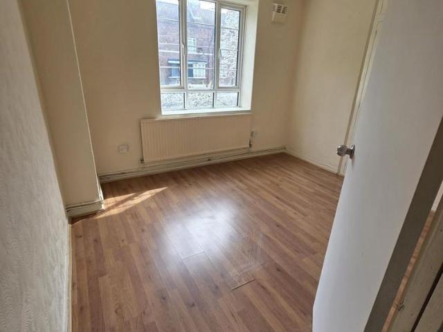 3 bedroom flat to rent