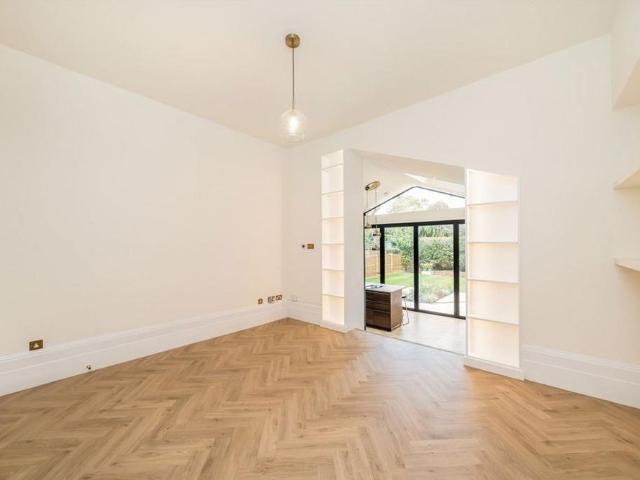 3 bedroom flat to rent