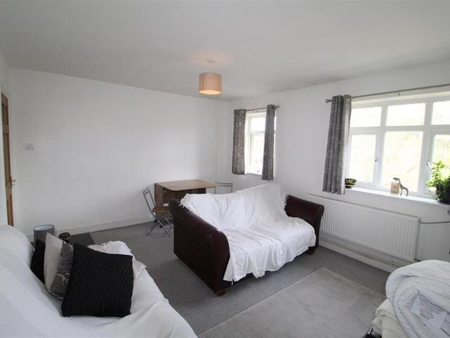 3 bedroom flat to rent